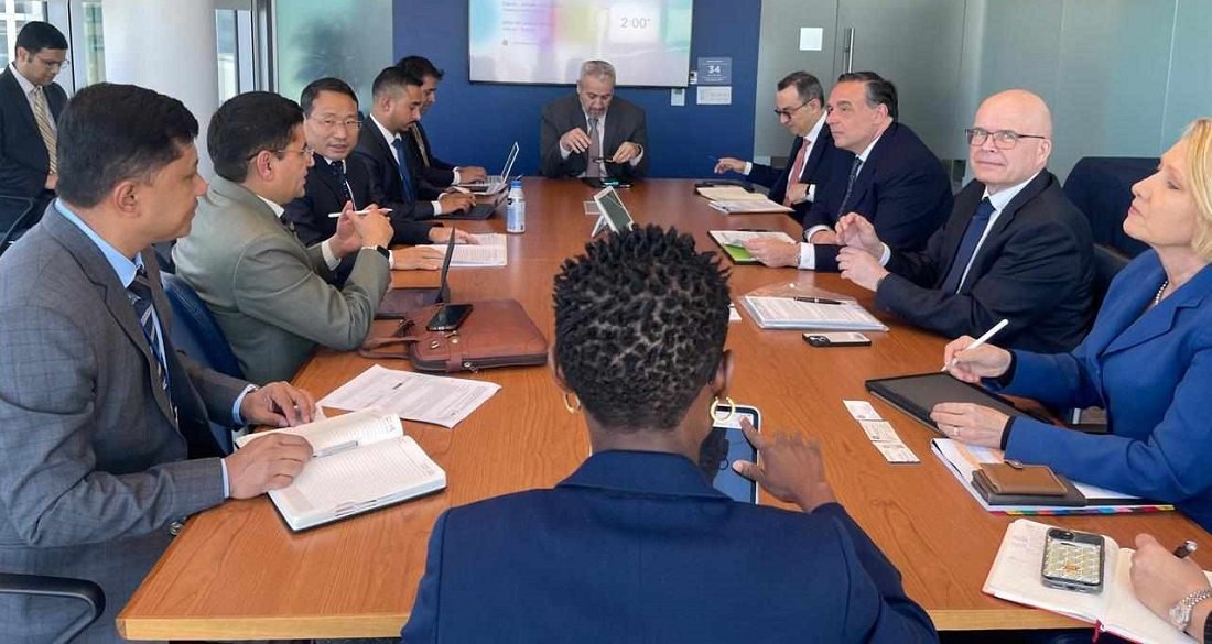 Finance Minister meets WB Vice Presidents, seeks WB's more investment ...