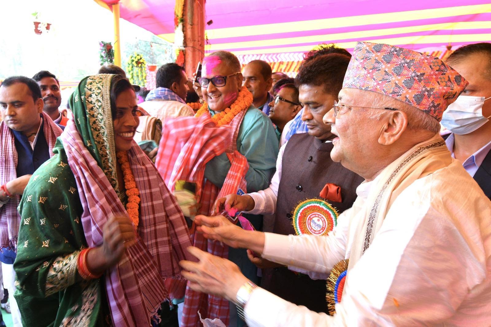अरू पार्टीबाट एमाले प्रवेश गर्नेको संख्या एक लाख नाघ्यो(सूचीसहित ...